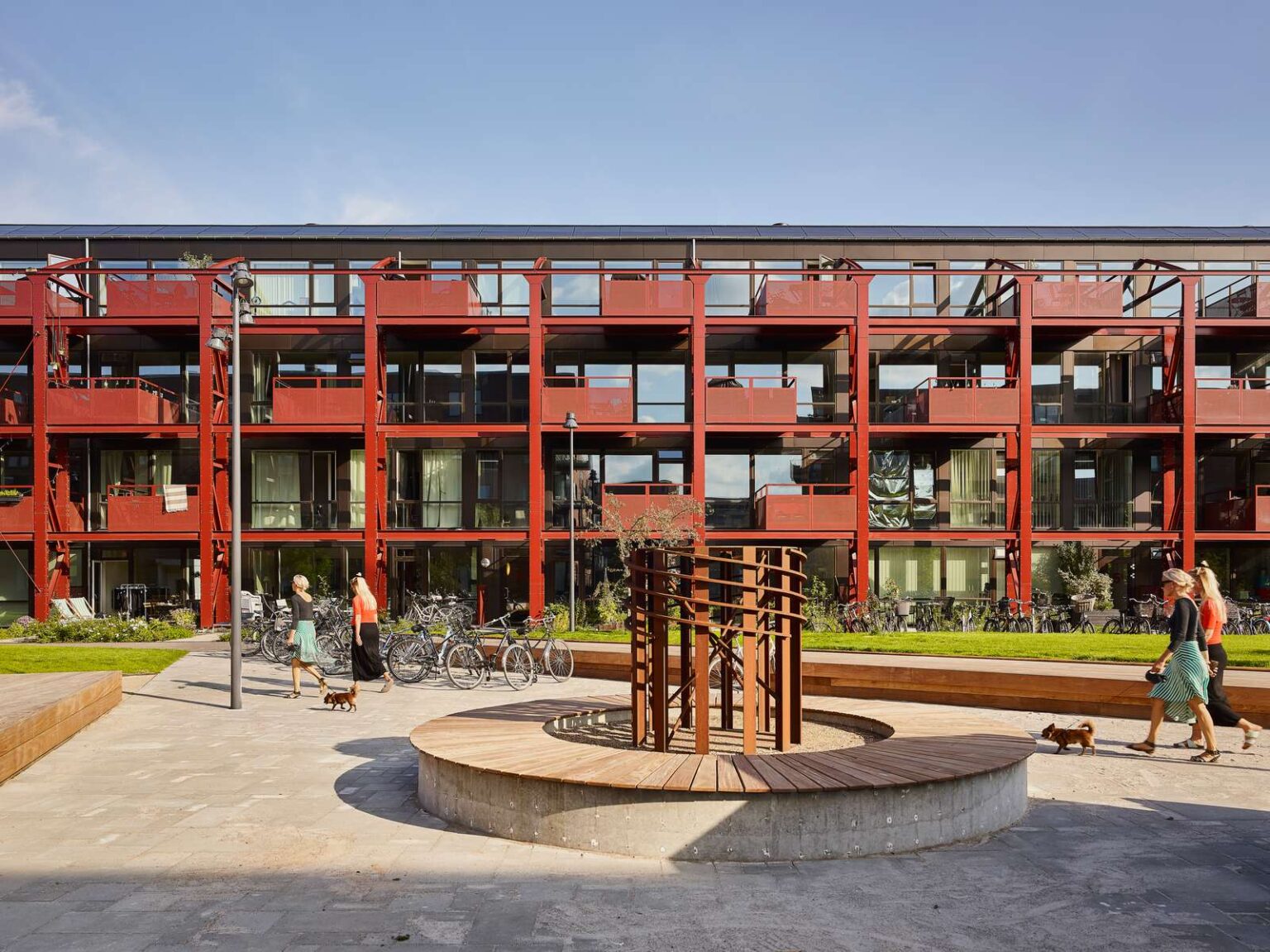 Bend, Curl, Twist and Turn: 7 Steel Structures Establishing New ...