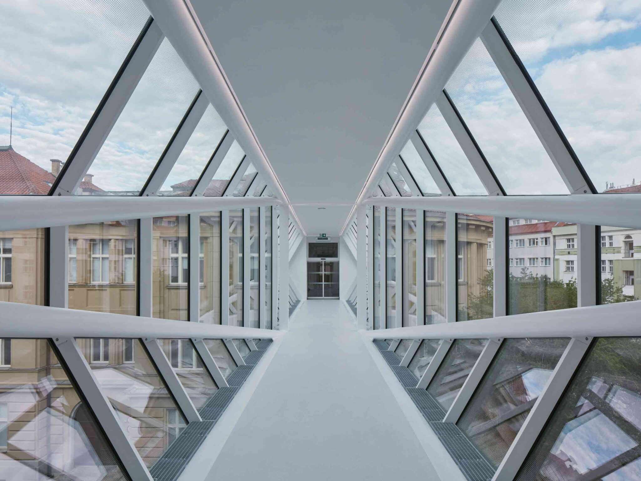 Look Up! 6 Spectacular Skybridges Uplifting the Urban Landscape ...
