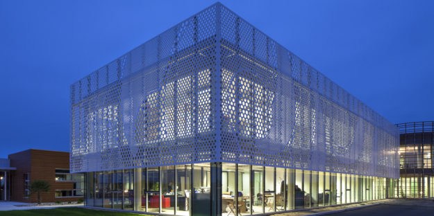 On the Surface: 5 Strikingly Detailed, Solid Surface Façades