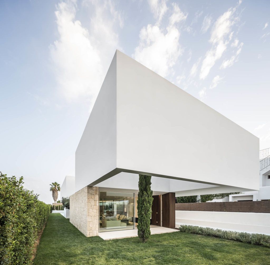 Tree Huggers: 6 Buildings That Embrace Native Forestry As Architectural ...