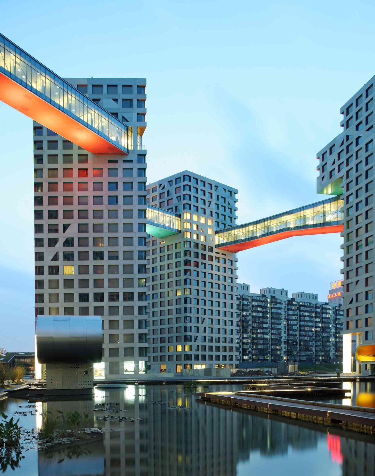 Look Up! 6 Spectacular Skybridges Uplifting the Urban Landscape ...