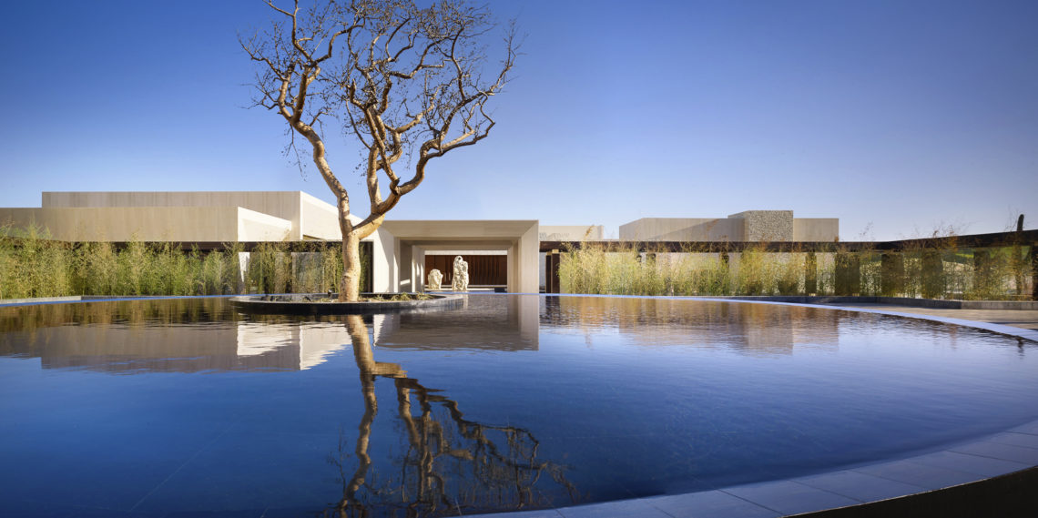 Tide Side: 6 Coastal Designs That Use Water as an Architectural Element